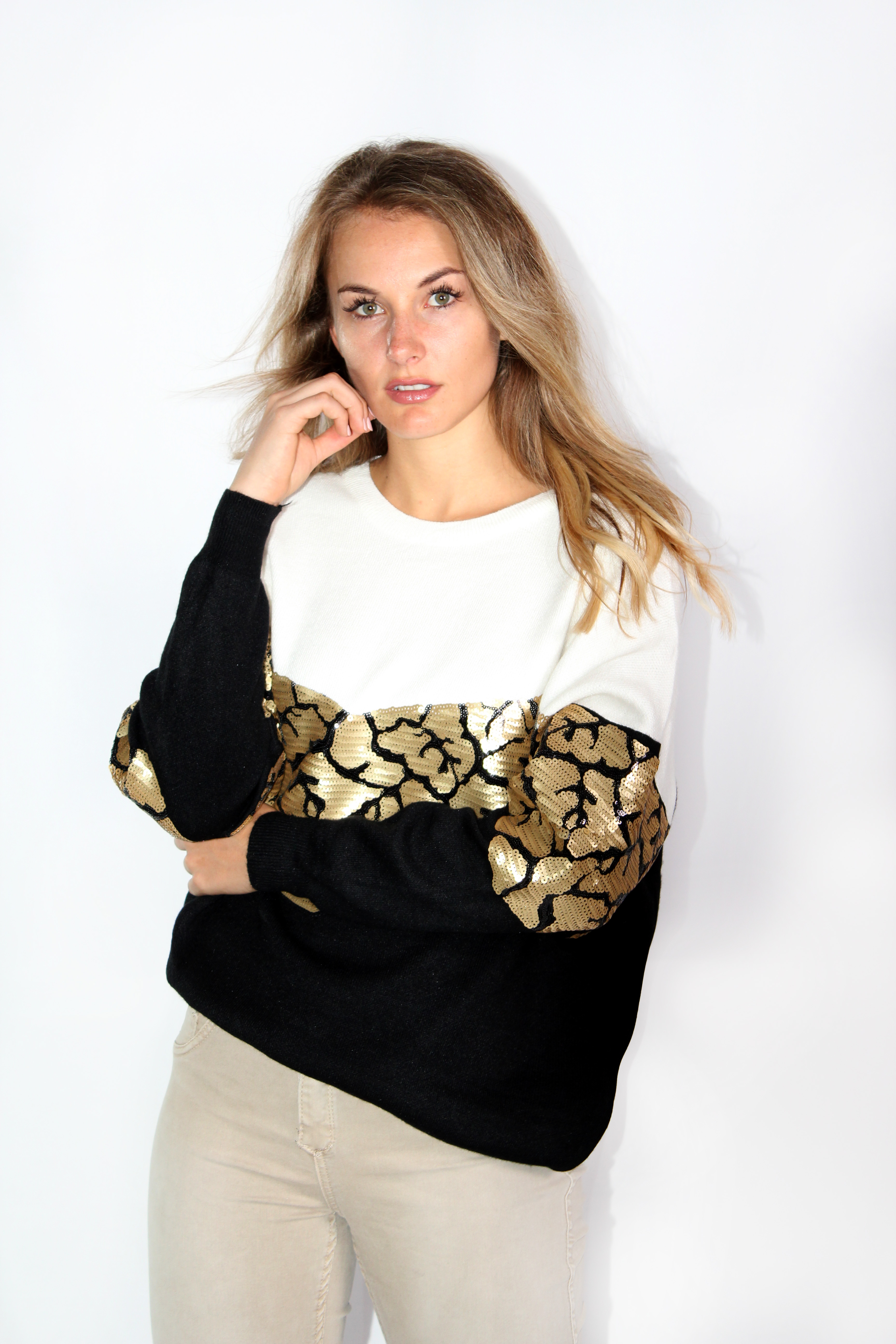 TOP VOGUE BLACK & GOLD SWEATER | Rosella - Style inspired by elegance